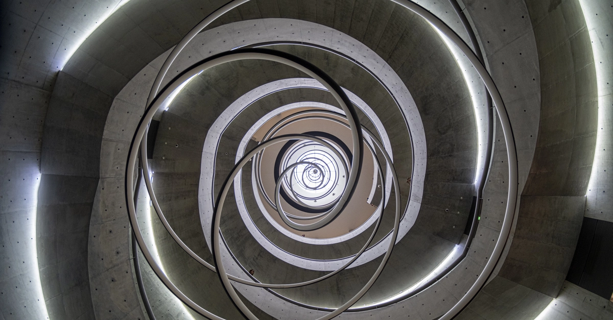 Enhanced humans: what to expect from the AI-augmented workplace | NTT DATA